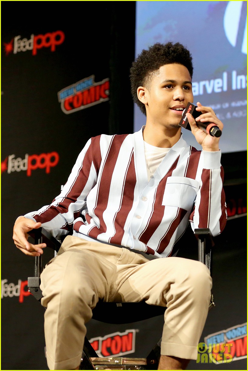 Gregg Sulkin & 'Marvel's Runaways' Cast Tease Upcoming Season 3 at New ...