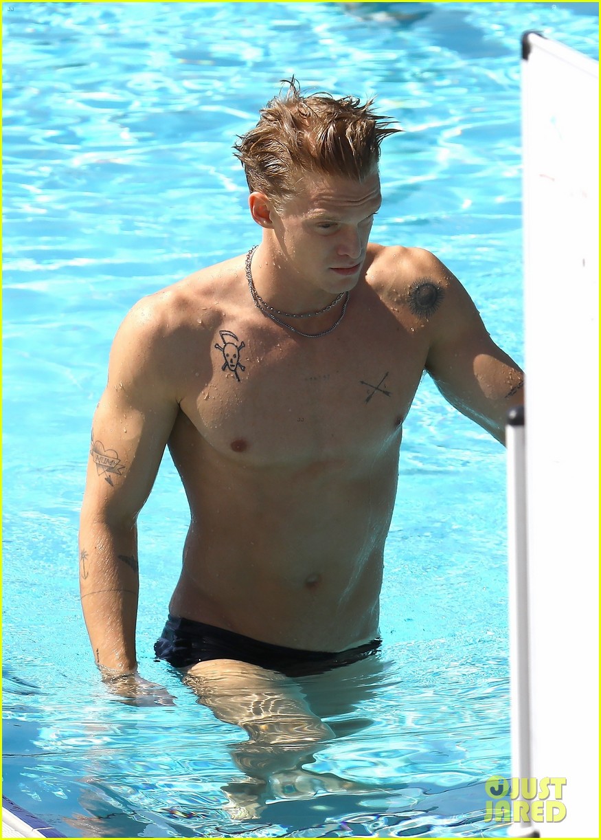 Cody Simpson Bares His Body in a Speedo in Australia!: Photo 4376313 | Cody Simpson, Shirtless ...