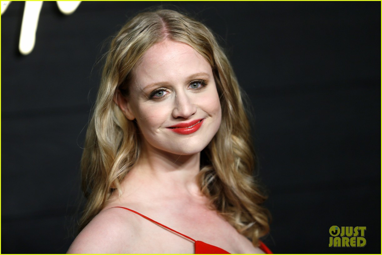 Hailee Steinfeld Shimmers in Sheer Dress at 'Dickinson' Premiere: Photo ...