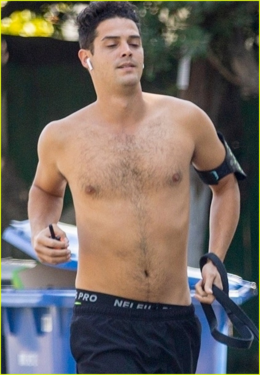 Wells Adams Enjoys a Shirtless Jog With His Dog in LA: Photo 4368692 ...