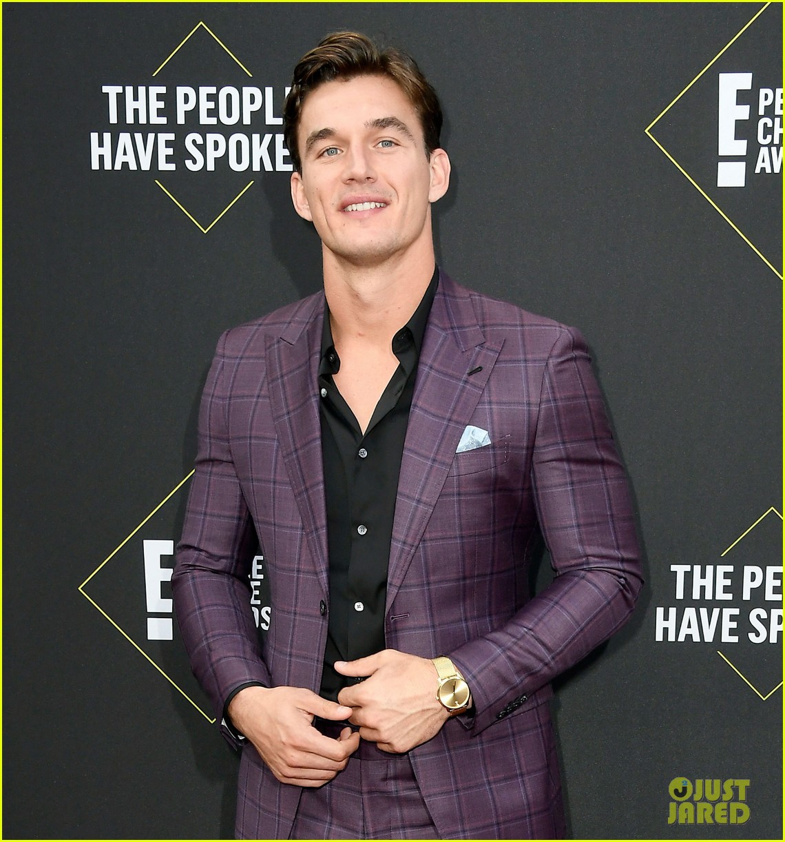 Tyler Cameron Suits Up in Purple Plaid at People's Choice Awards 2019 ...