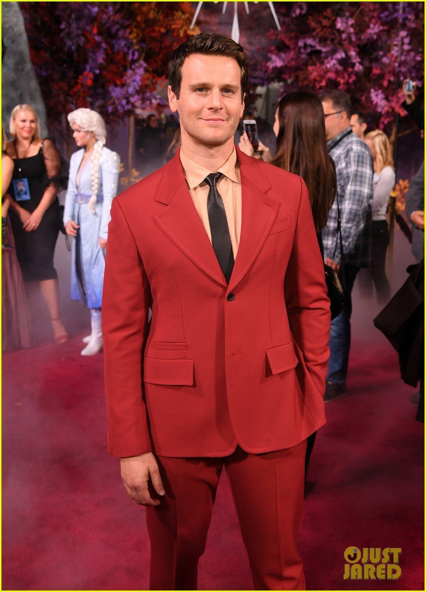 Idina Menzel, Kristen Bell, & 'Frozen 2' Cast Attend the Film's L.A ...