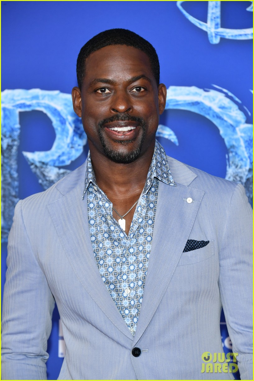 Idina Menzel, Kristen Bell, & 'Frozen 2' Cast Attend the Film's L.A ...