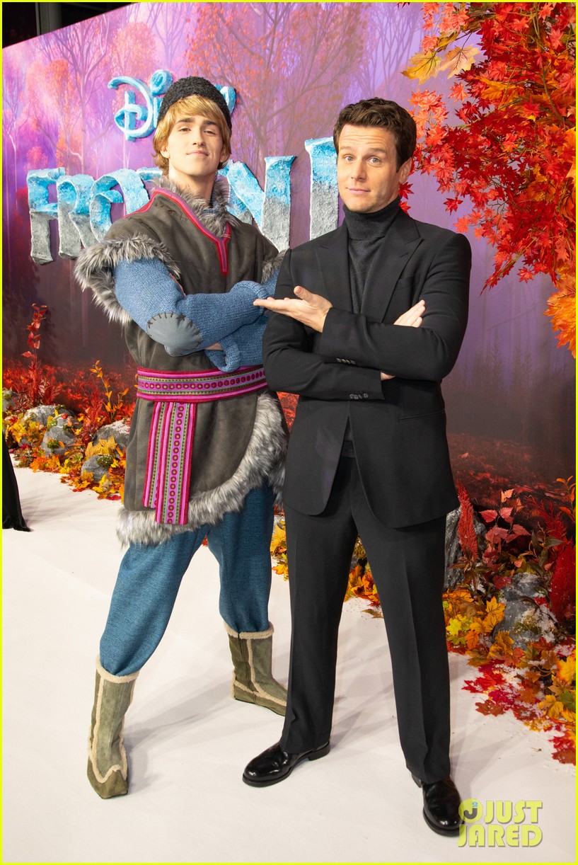 Josh Gad, Idina Menzel, & Jonathan Groff Premiere 'Frozen 2' in London ...
