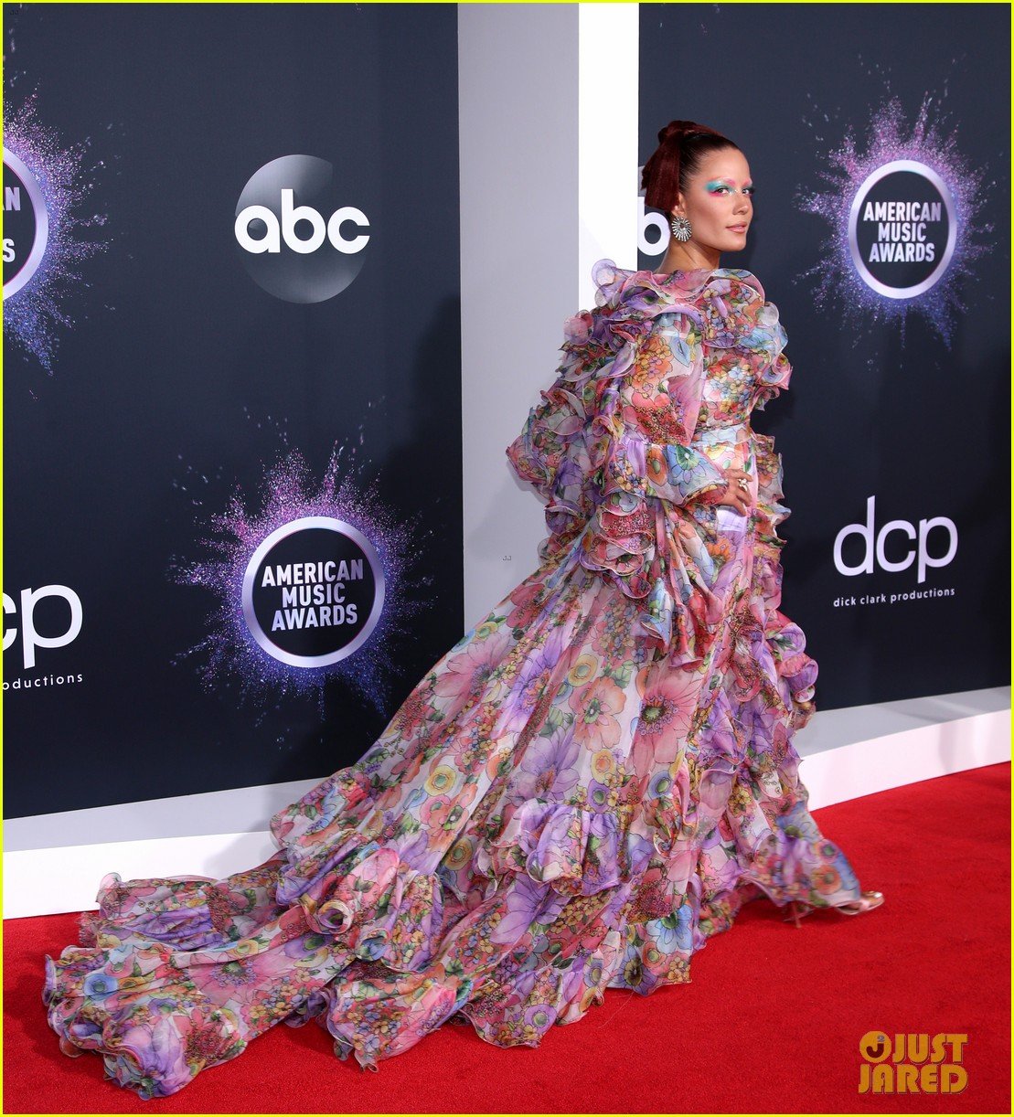 Halsey Dons Colorful Eye Makeup & Bleached Eyebrows While Arriving at ...