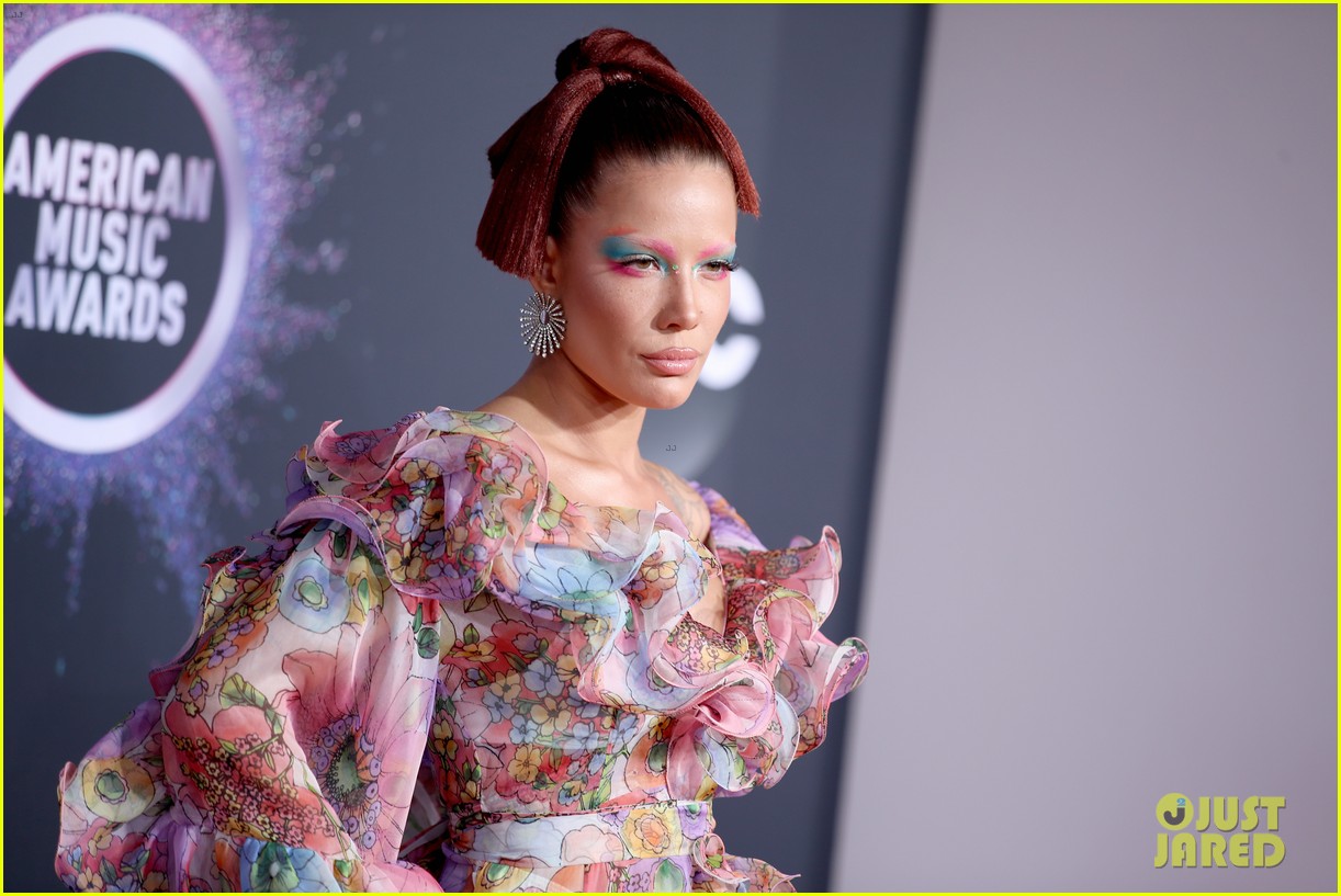 Halsey Dons Colorful Eye Makeup & Bleached Eyebrows While Arriving at ...