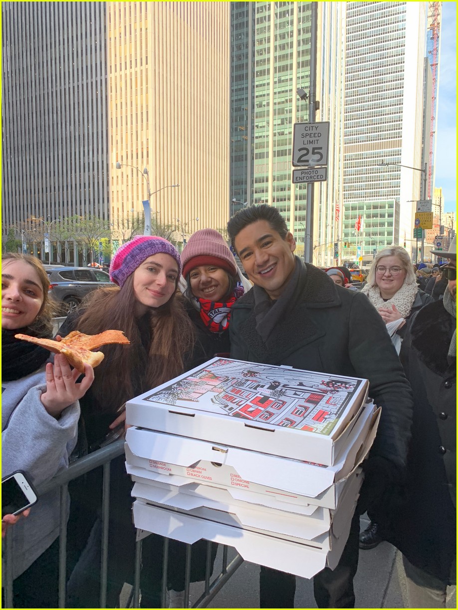 Mario Lopez Surprises Harry Styles Fans Waiting in Line for 'Saturday ...