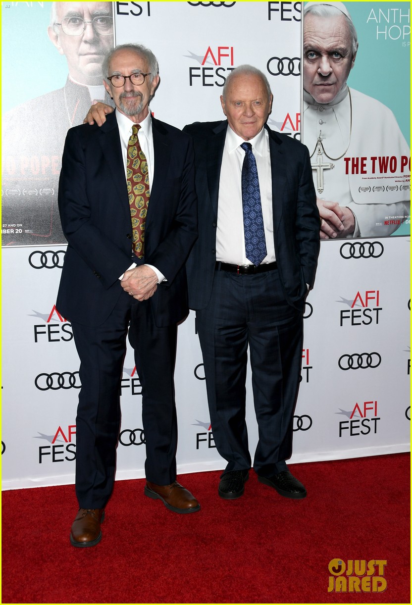 Jonathan Pryce & Anthony Hopkins Buddy Up at 'The Two Popes' Premiere ...
