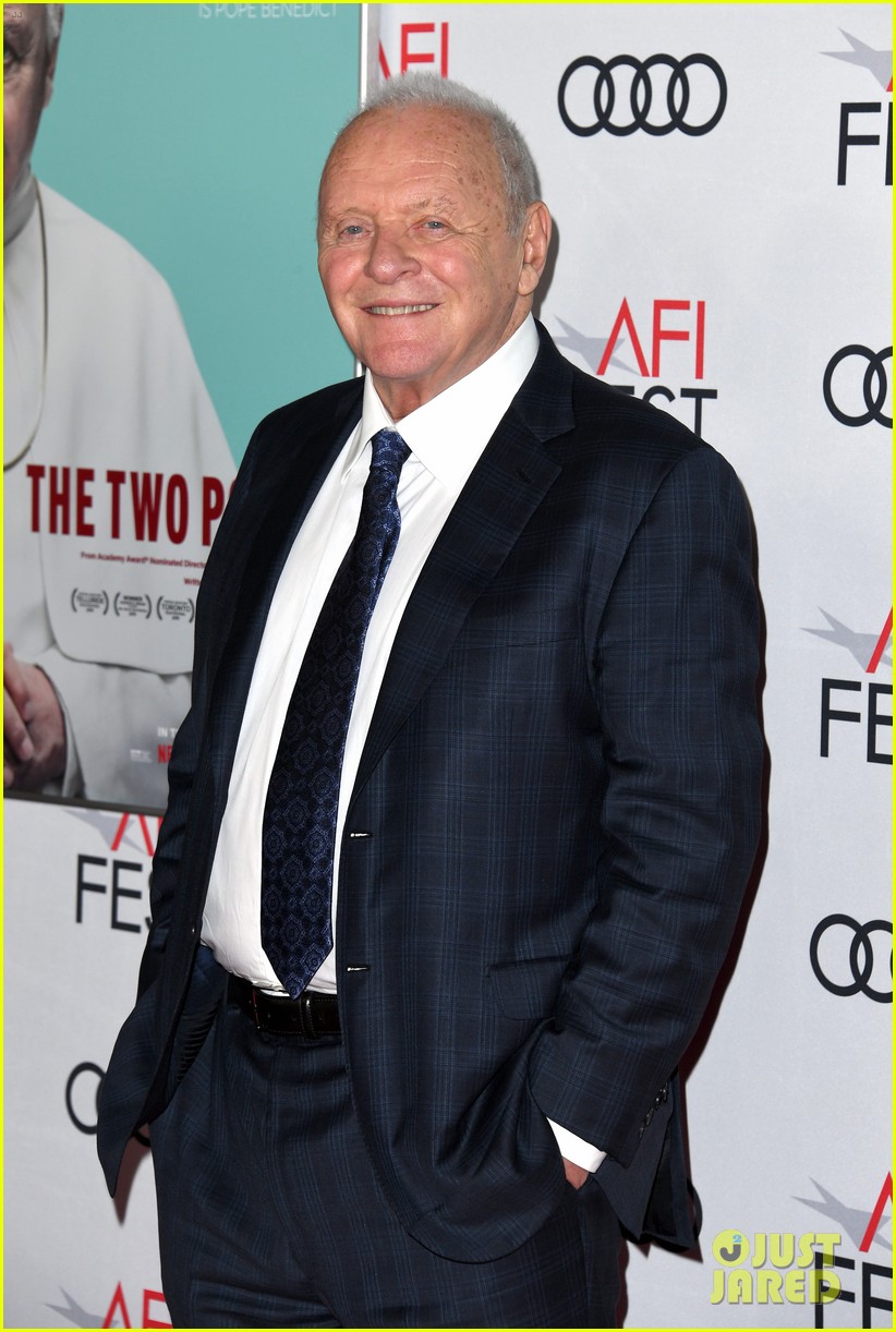 Jonathan Pryce & Anthony Hopkins Buddy Up at 'The Two Popes' Premiere ...