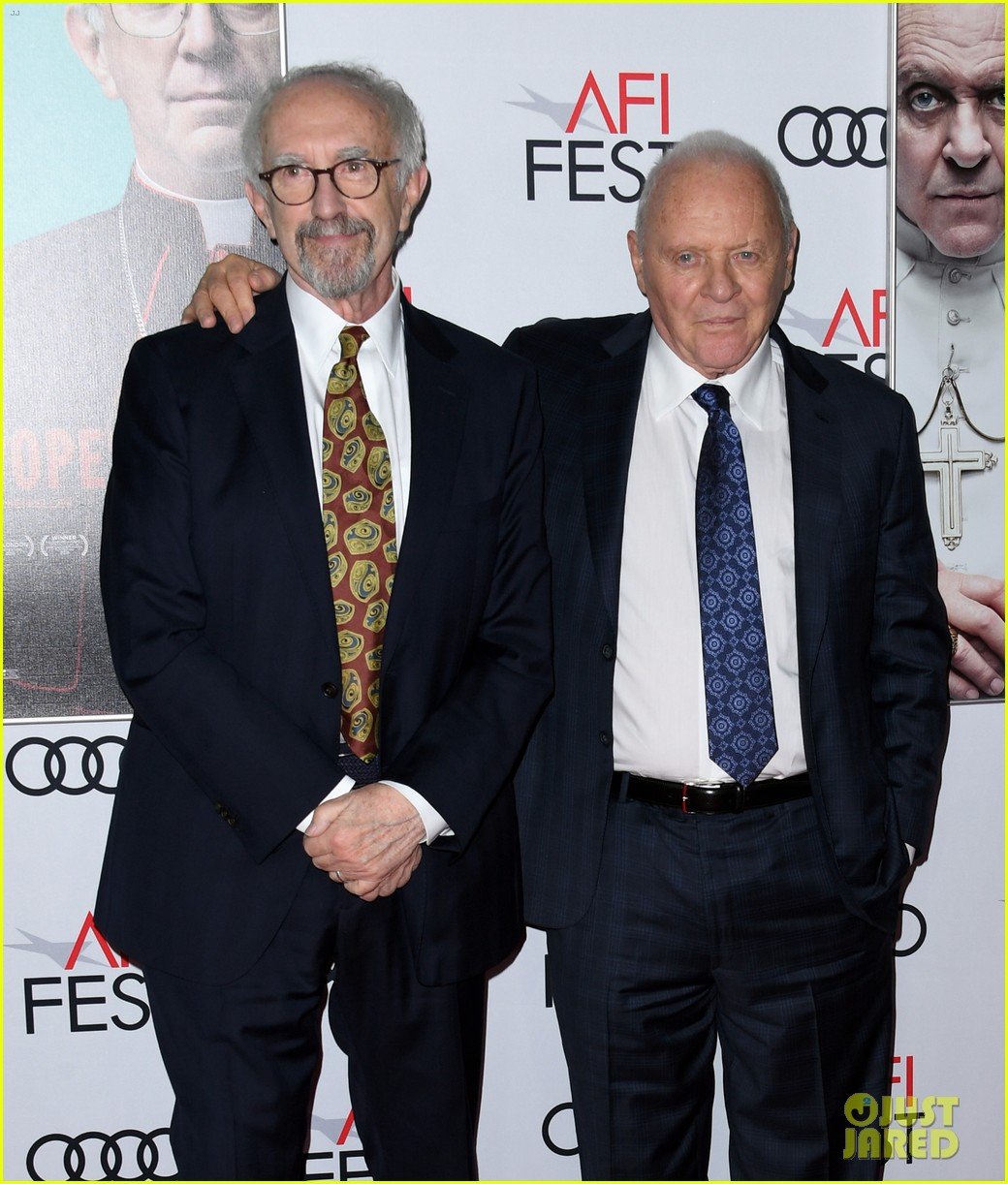 Jonathan Pryce & Anthony Hopkins Buddy Up at 'The Two Popes' Premiere ...