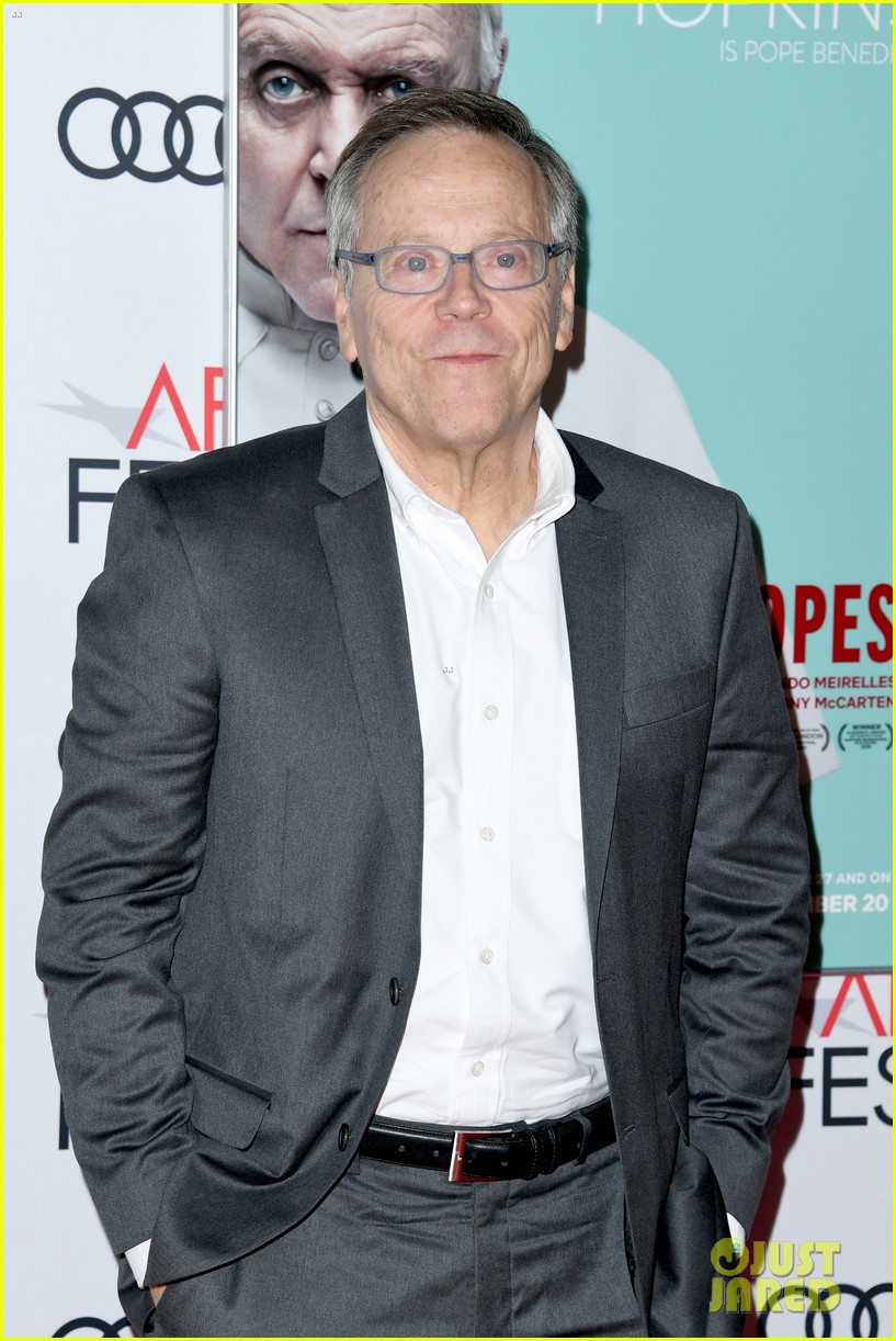 Jonathan Pryce & Anthony Hopkins Buddy Up at 'The Two Popes' Premiere ...