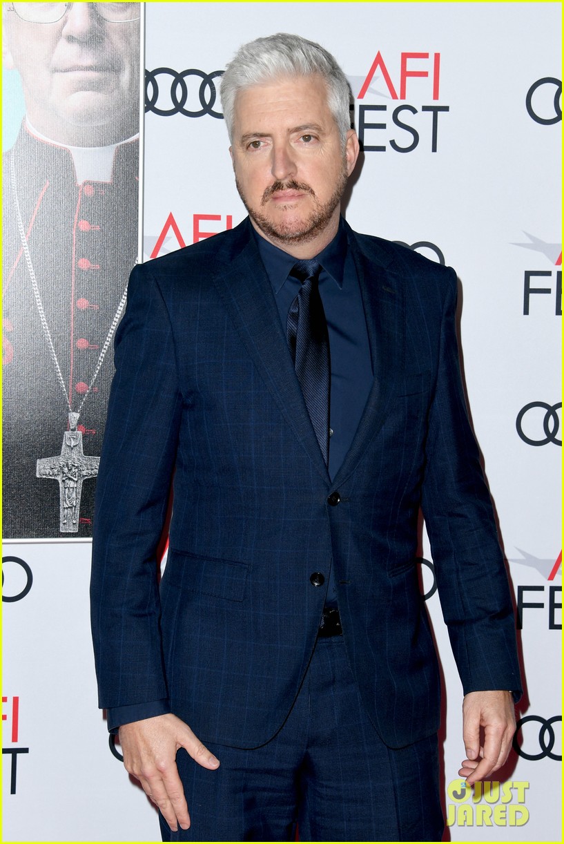 Jonathan Pryce & Anthony Hopkins Buddy Up at 'The Two Popes' Premiere ...