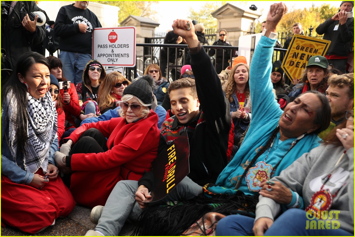 Jane Fonda Avoids Fifth Arrest While Protesting for Climate Change ...