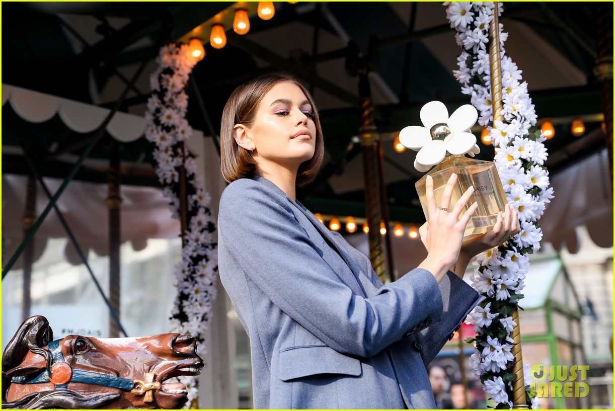 Kaia Gerber Hosts Marc Jacobs Daisy Event at Bryant Park's Carousel in ...