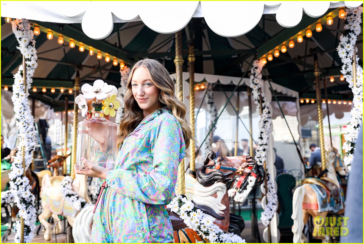 Kaia Gerber Hosts Marc Jacobs Daisy Event at Bryant Park's Carousel in ...