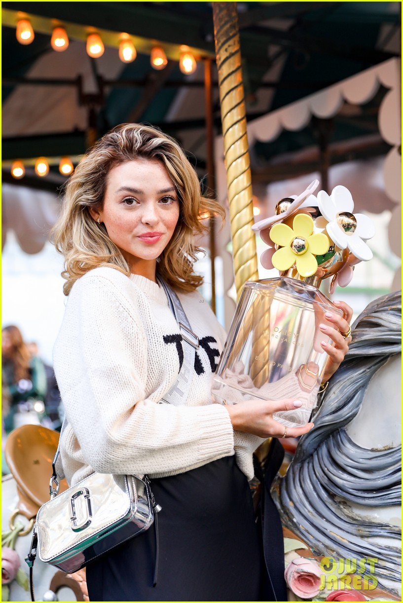 Kaia Gerber Hosts Marc Jacobs Daisy Event at Bryant Park's Carousel in ...