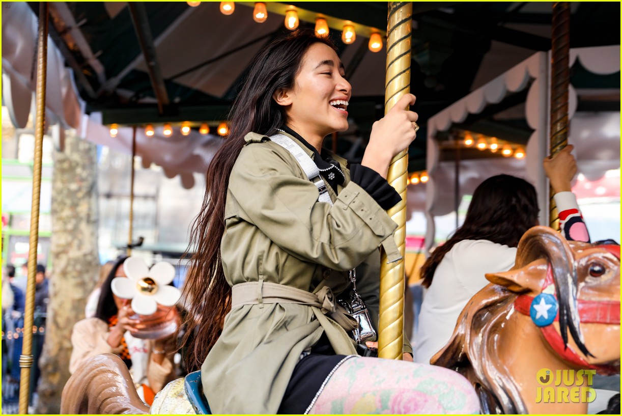 Kaia Gerber Hosts Marc Jacobs Daisy Event at Bryant Park's Carousel in ...