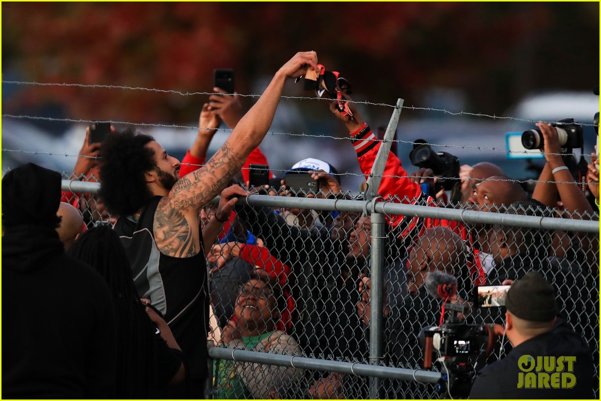 Colin Kaepernick Bares Buff Biceps During NFL Workout in Atlanta: Photo ...