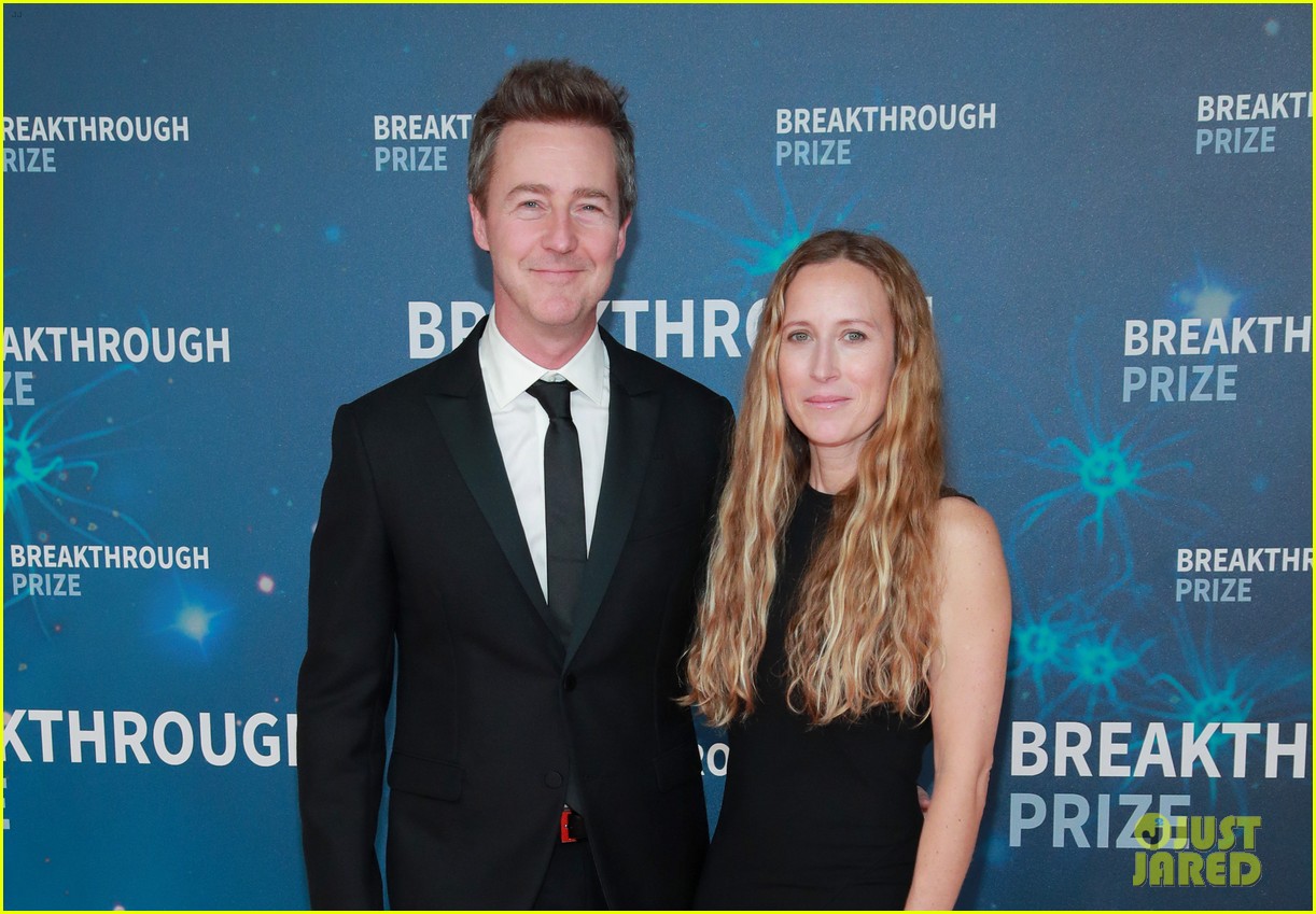 Karlie Kloss & Adriana Lima Go Glam for Breakthrough Prize 2019: Photo ...