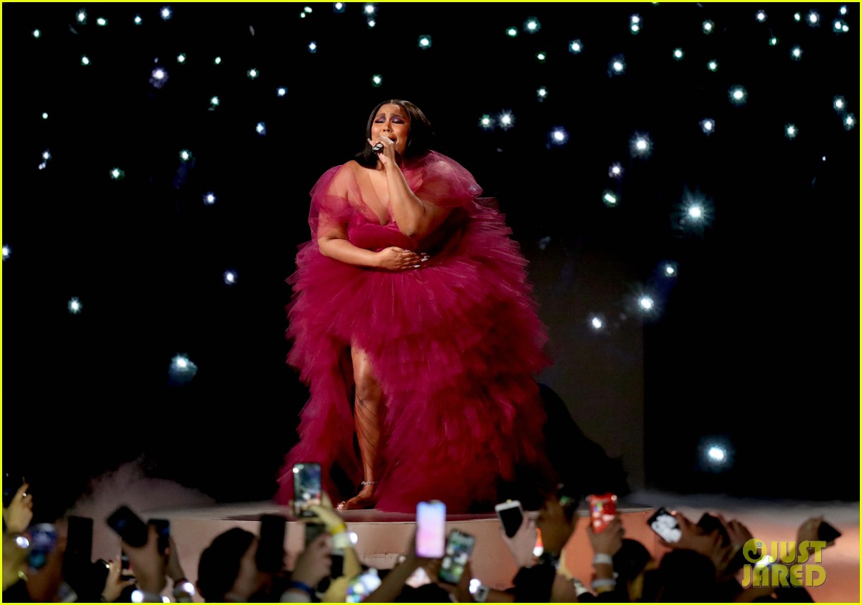 Lizzo Performs 'Jerome' at American Music Awards 2019 (Video): Photo ...