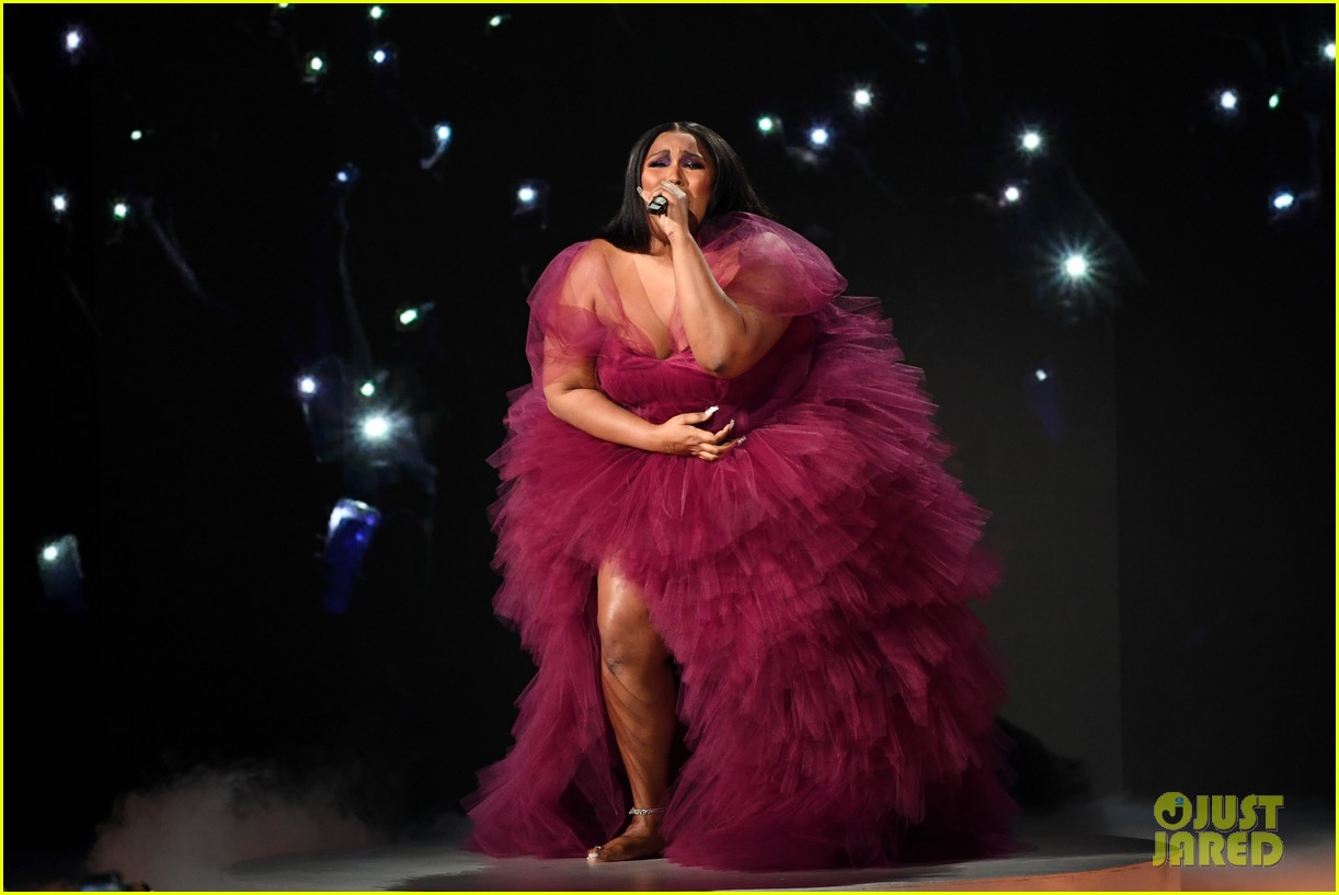 Lizzo Performs 'Jerome' at American Music Awards 2019 (Video): Photo ...