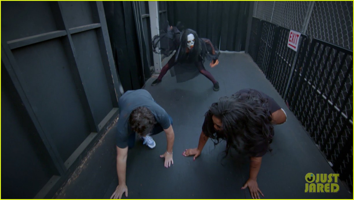 Lizzo Hits the Ground with Fear During Haunted House Tour on 'Ellen ...