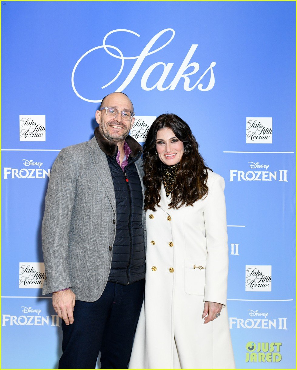 Idina Menzel Helps Unveil Saks Fifth Avenue 'Frozen 2' Window Display ...