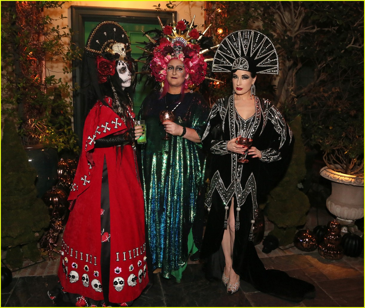 Olivia Munn & Boyfriend Tucker Roberts Attend Bea Akerlund & Miranda ...