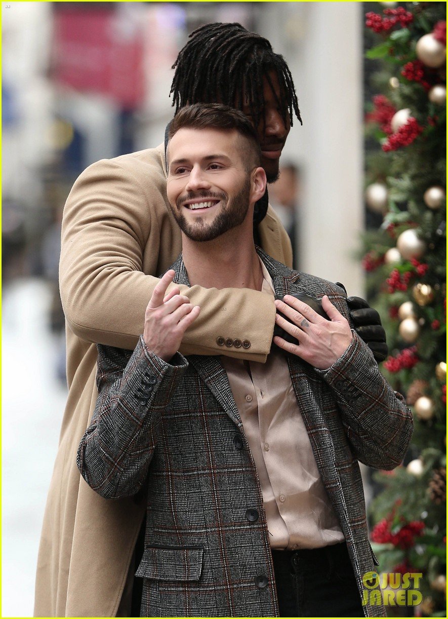 NFL Player Ryan Russell Flaunts PDA with Boyfriend Corey O'Brien in ...