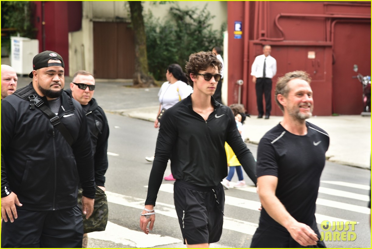 Shawn Mendes Steps Out With a Huge Security Entourage in Brazil: Photo ...