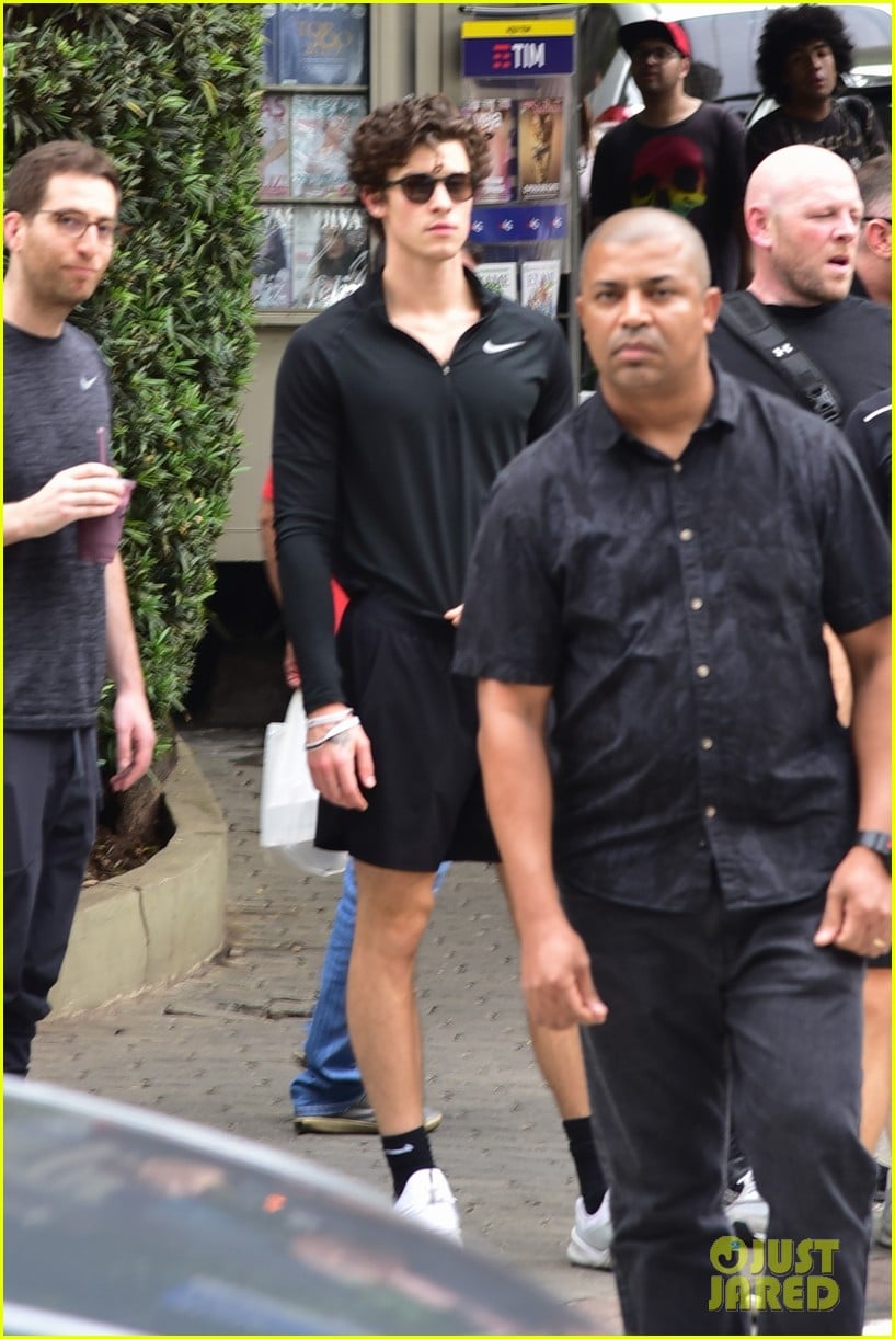 Shawn Mendes Steps Out With a Huge Security Entourage in Brazil: Photo ...