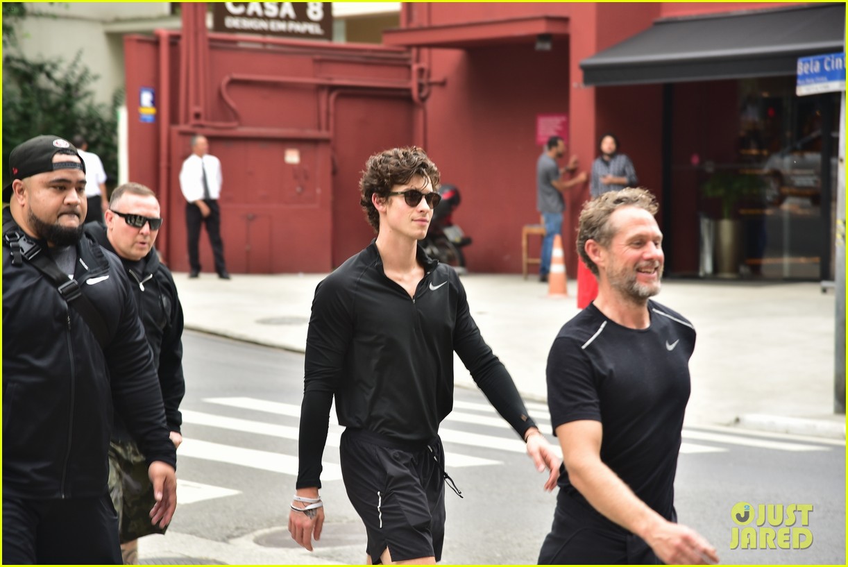 Shawn Mendes Steps Out With a Huge Security Entourage in Brazil: Photo ...