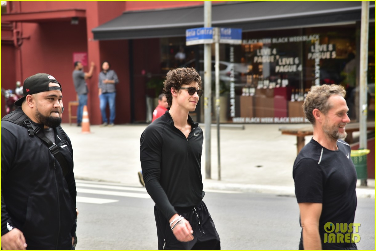Shawn Mendes Steps Out With a Huge Security Entourage in Brazil: Photo ...