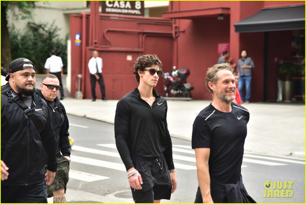 Shawn Mendes Steps Out With a Huge Security Entourage in Brazil: Photo ...