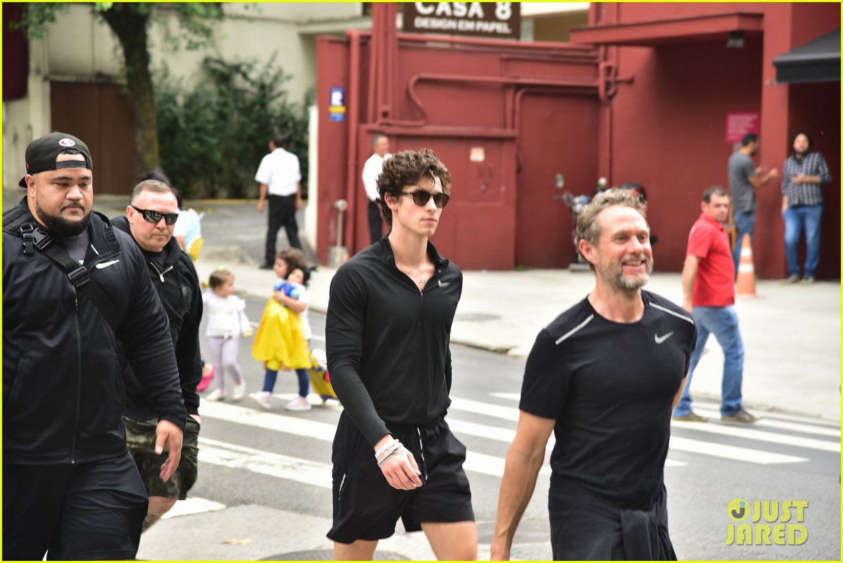 Shawn Mendes Steps Out With a Huge Security Entourage in Brazil: Photo ...