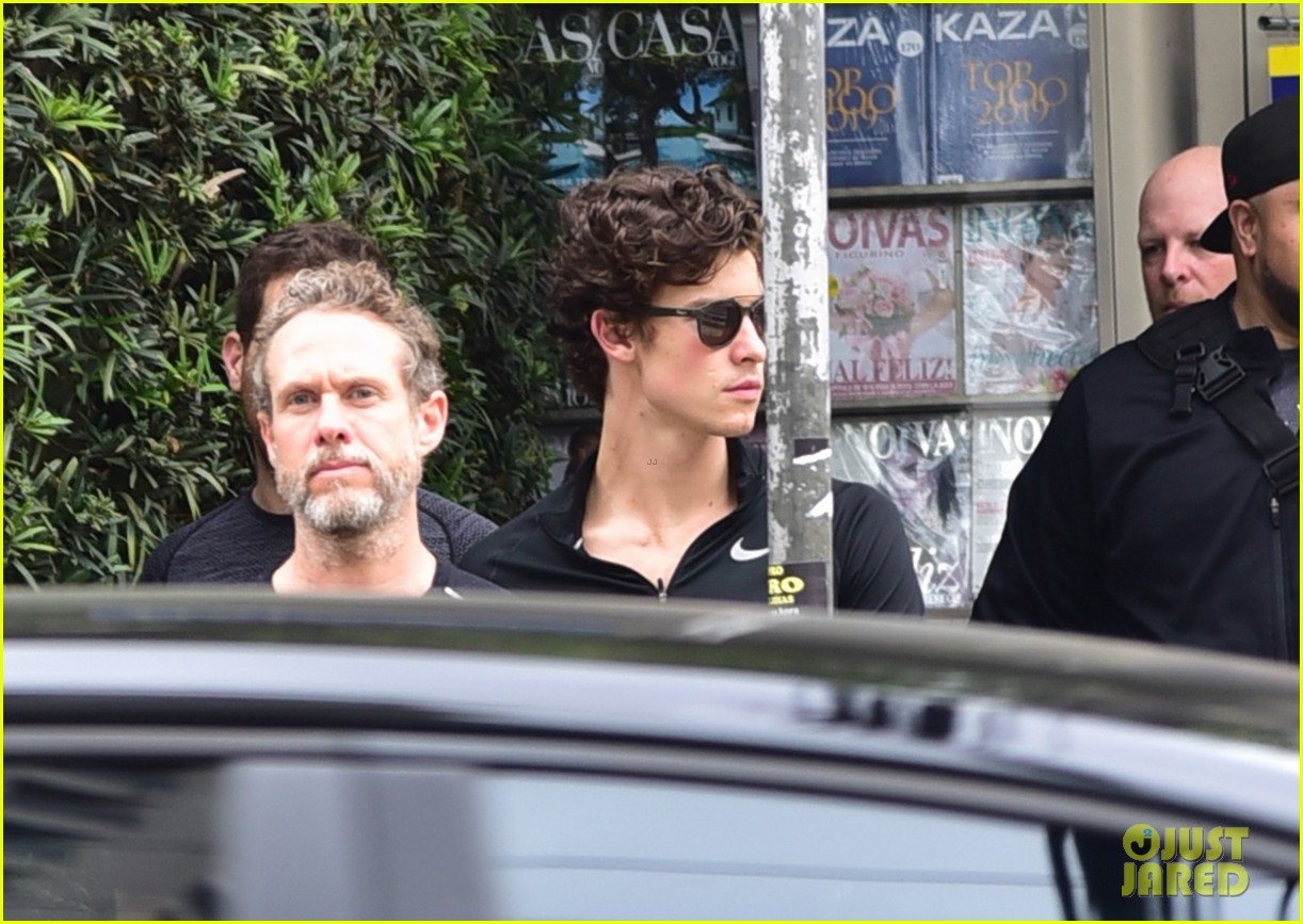 Shawn Mendes Steps Out With a Huge Security Entourage in Brazil: Photo ...