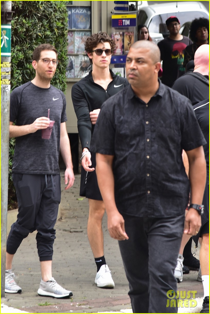 Shawn Mendes Steps Out With a Huge Security Entourage in Brazil: Photo ...