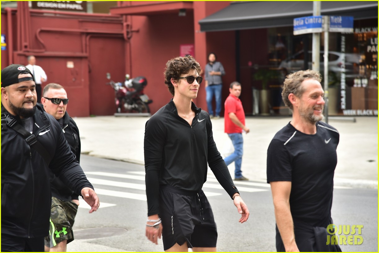 Shawn Mendes Steps Out With a Huge Security Entourage in Brazil: Photo ...