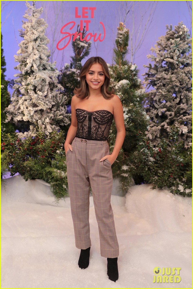 Kiernan Shipka & Isabela Merced Step Out For 'Let It Snow' Photo Call ...