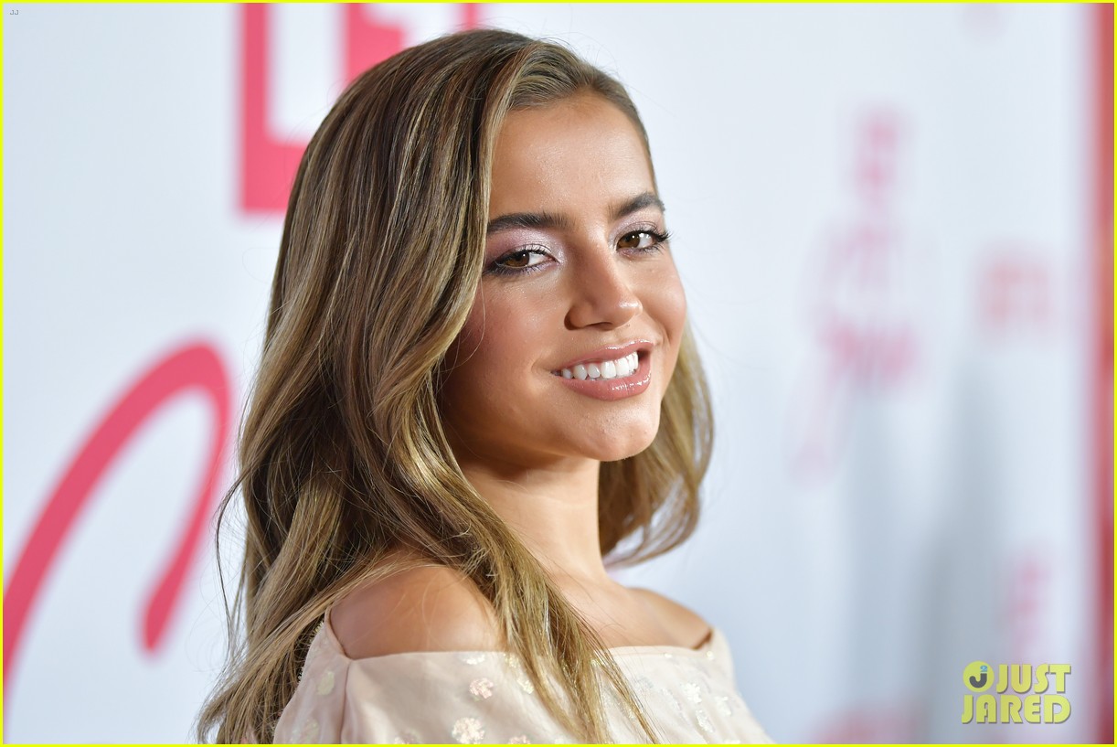 Kiernan Shipka, Odeya Rush & Isabela Merced Stun at 'Let It Snow ...