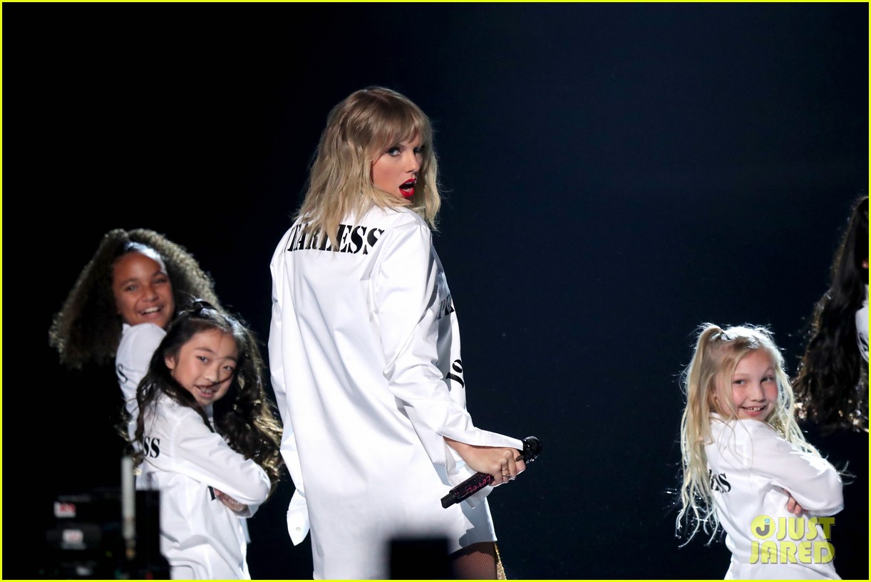 Taylor Swift Wears Shirt with Past Album Titles, Sings 'The Man' at ...
