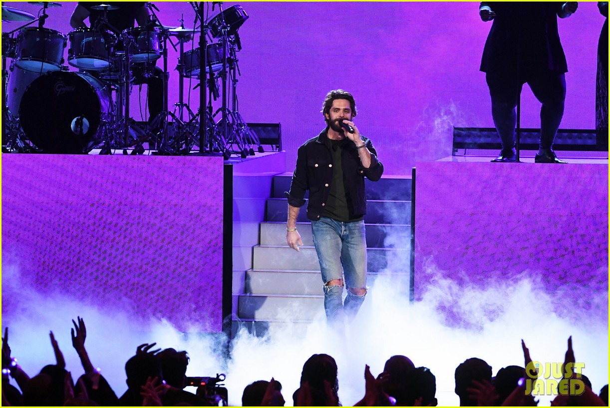 Thomas Rhett Performs 'Look What God Gave Her' at American Music Awards ...