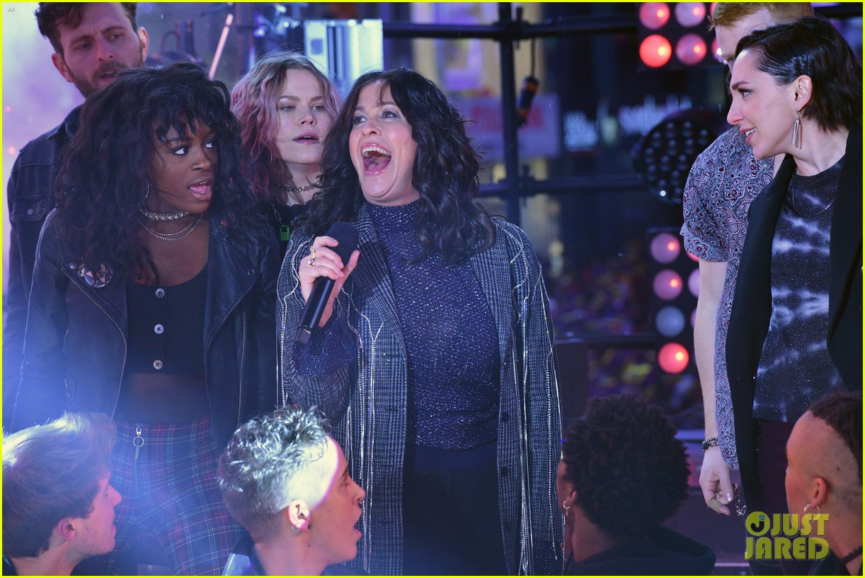 Fans React To ABC Censoring Alanis Morissette Performing 'You Outta ...