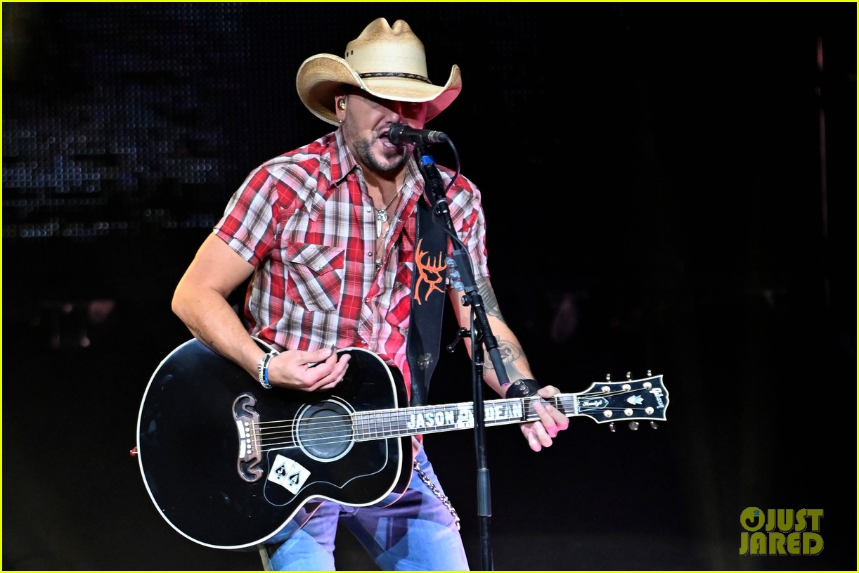 Jason Aldean Performs First Concert in Las Vegas Since Route 91 Harvest ...