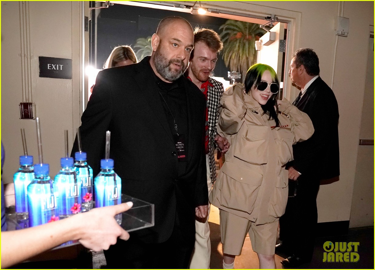 Billie Eilish Accepts Billboard Woman of the Year Award 2019 (Video ...