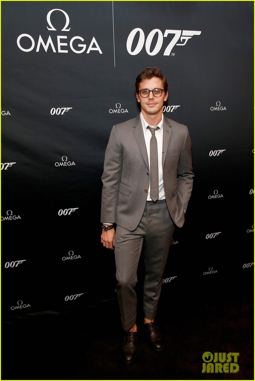 Daniel Craig Unveils Omega's New James Bond Watch!: Photo 4398201 ...