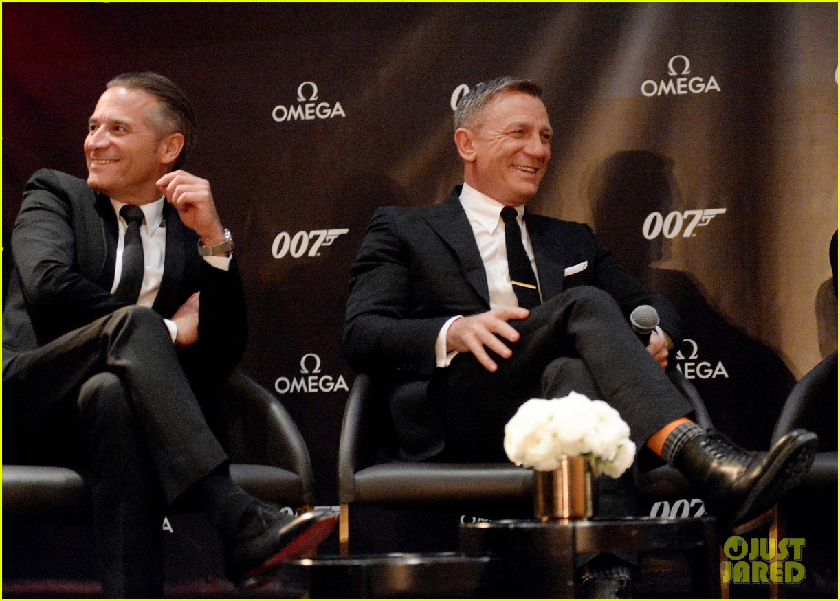 Daniel Craig Unveils Omega's New James Bond Watch!: Photo 4398202 ...