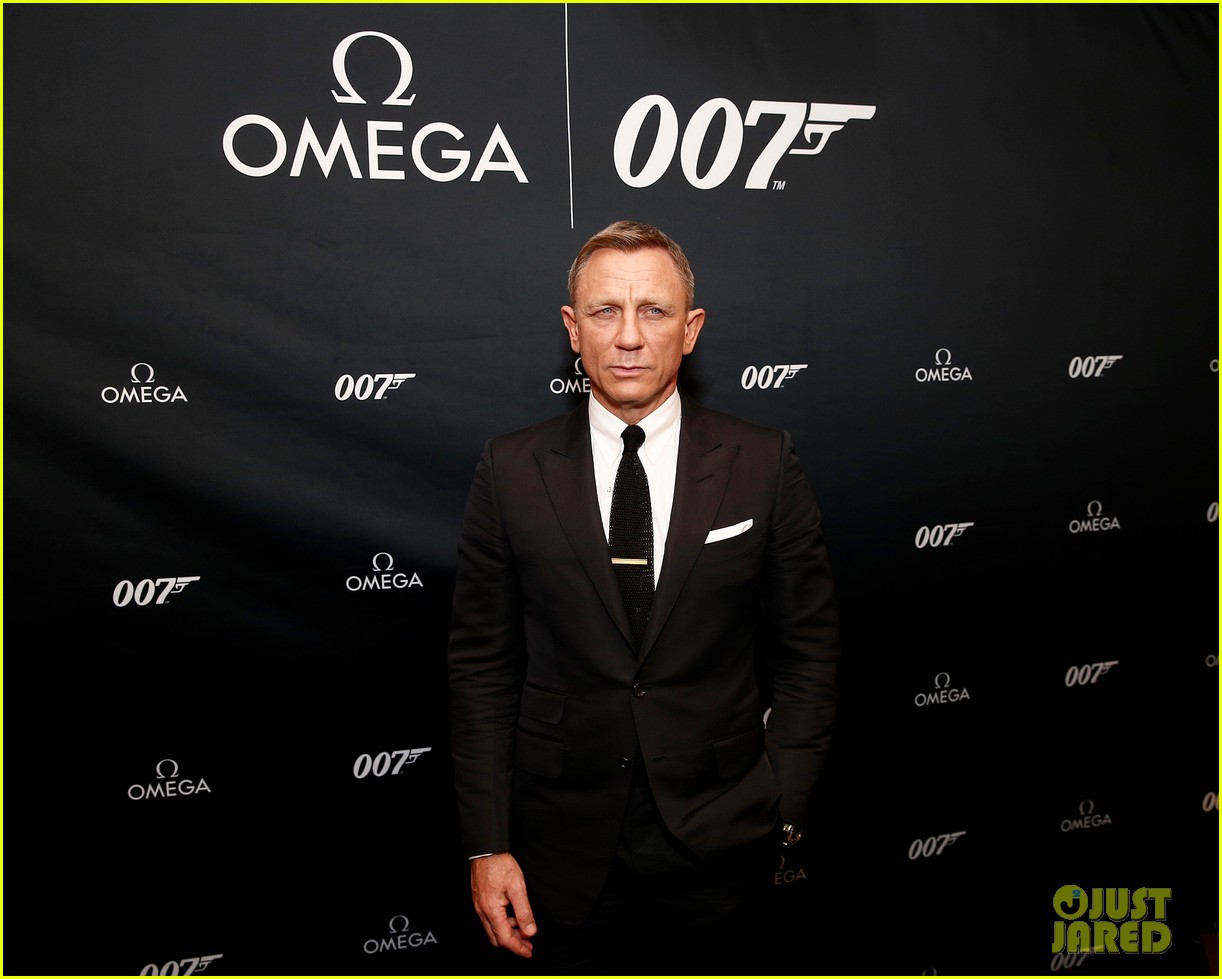 Daniel Craig Unveils Omega's New James Bond Watch!: Photo 4398204 ...