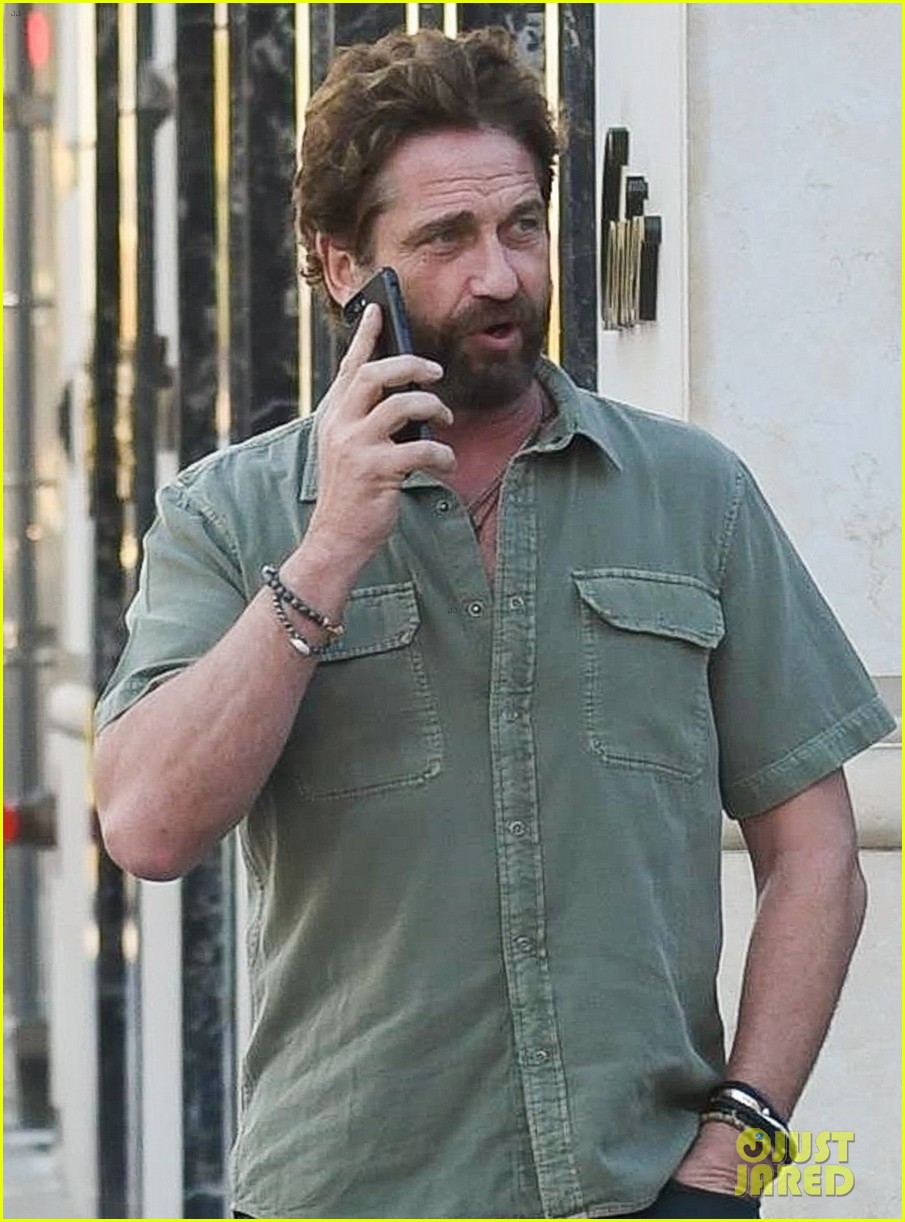 Gerard Butler Shares a Laugh with Fans While Arriving at Lunch: Photo ...
