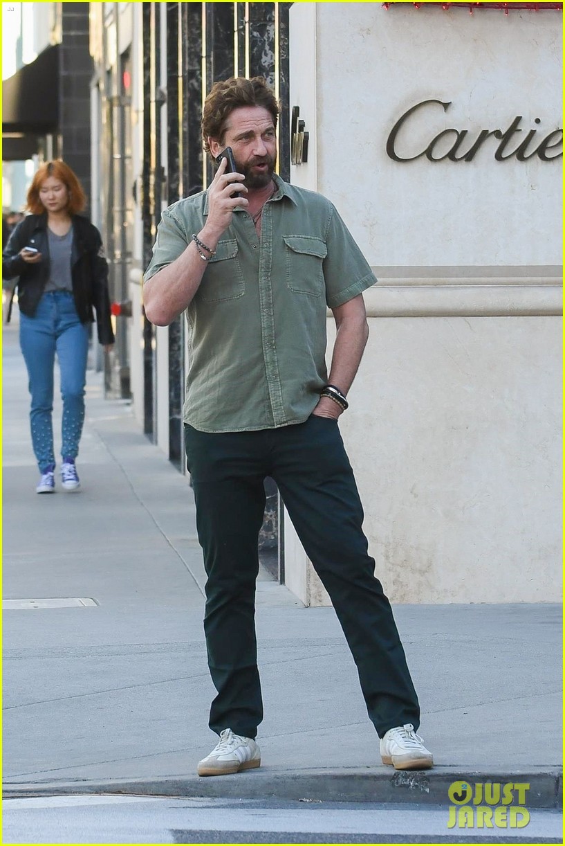 Gerard Butler Shares a Laugh with Fans While Arriving at Lunch: Photo ...